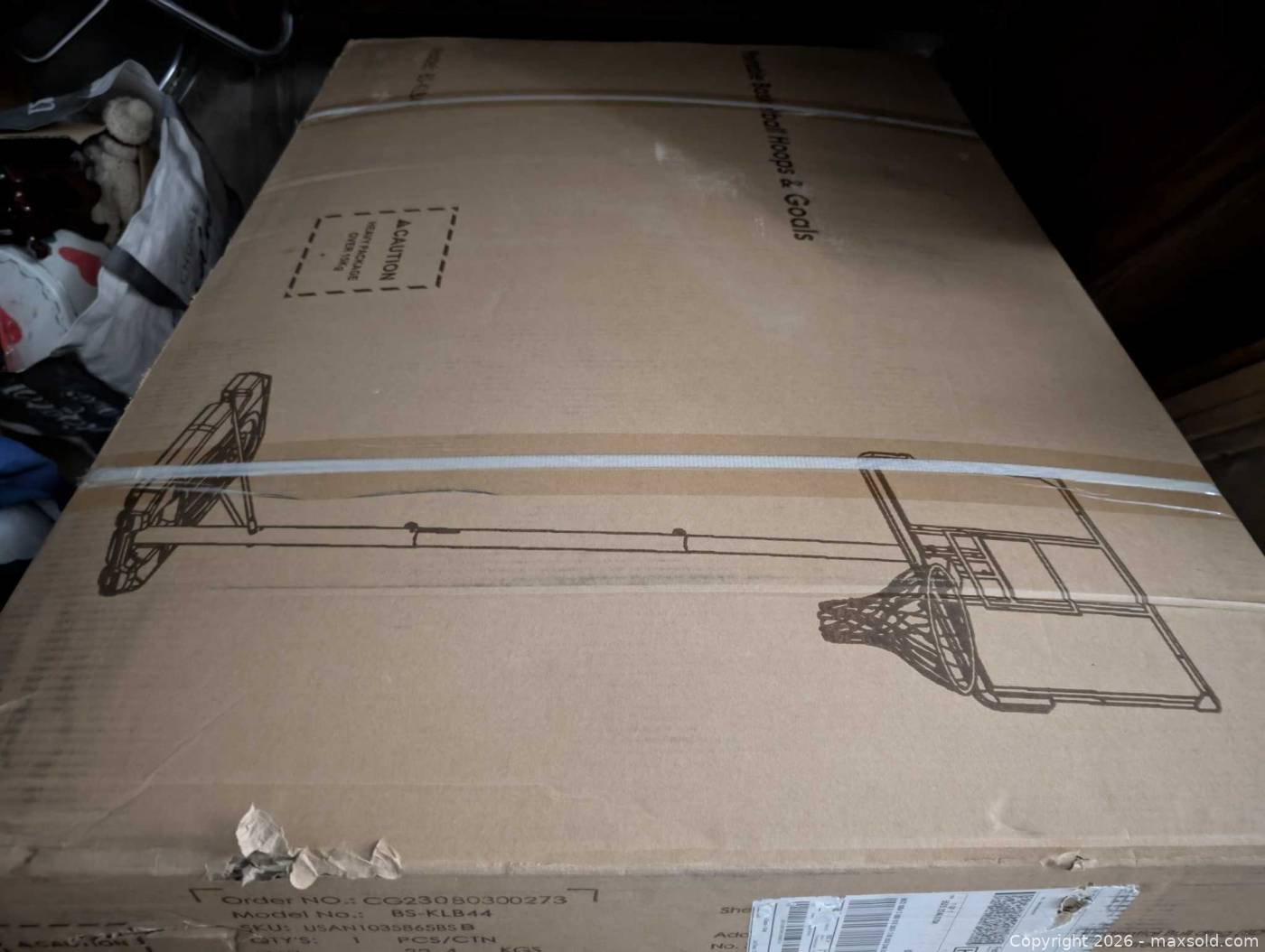 Basketball hoop set in sealed box | Maxsold