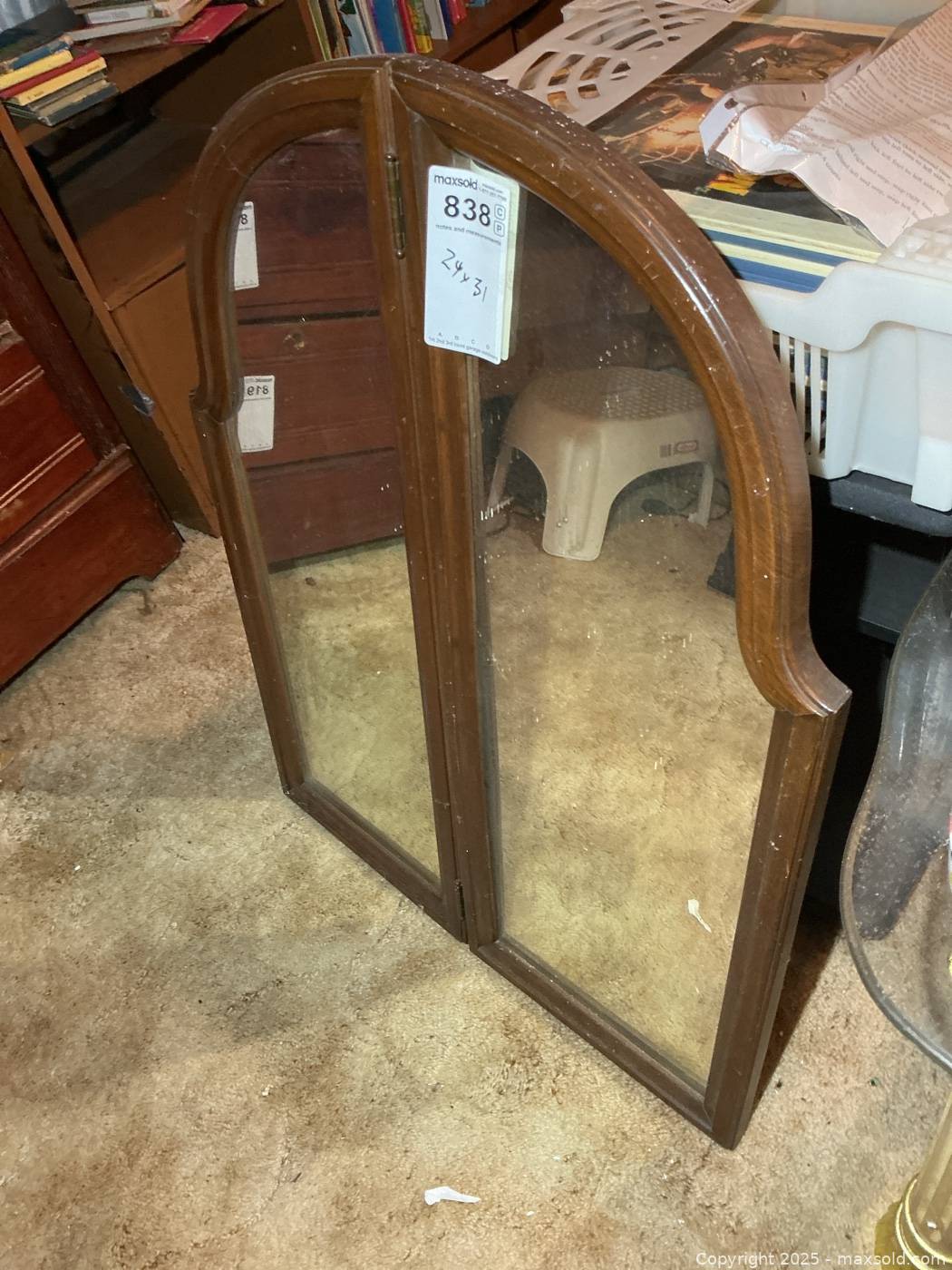 Vintage arched two-panel wall mirror 24" x 31" | Maxsold