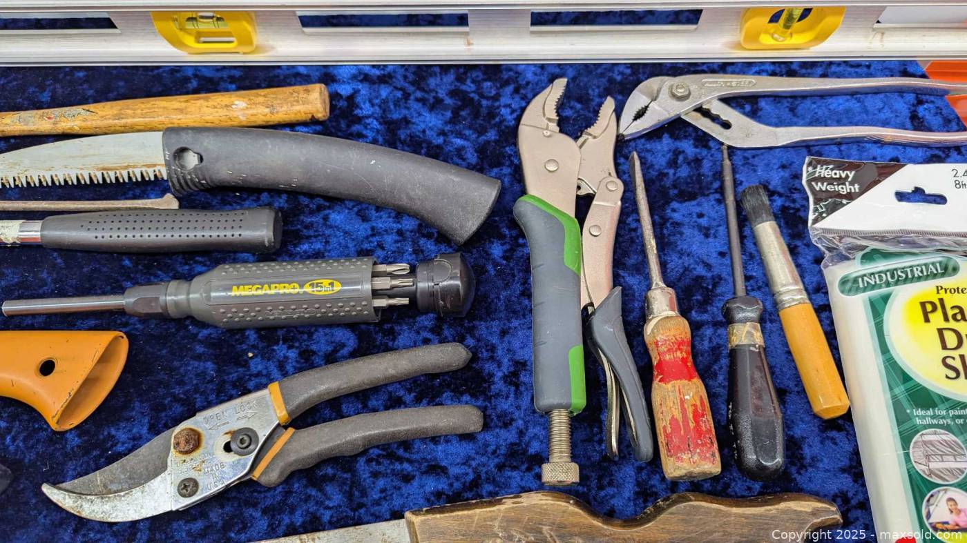 Sandvik Tradition hand saw & assorted tools | Maxsold