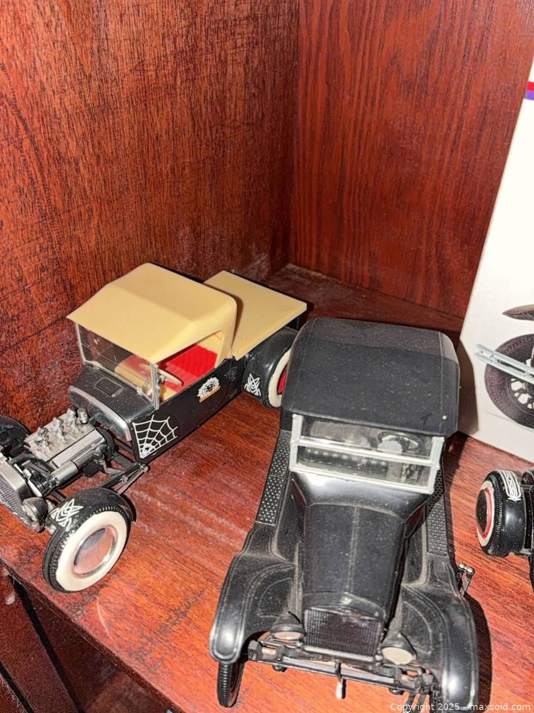 Plastic car model collection with kit parts | Maxsold