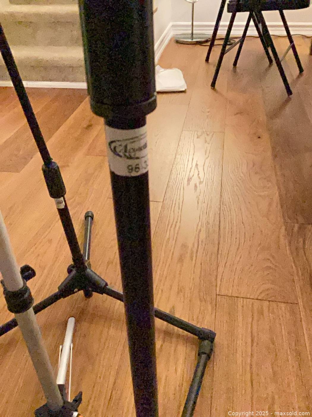 Two folding photo light stands, extension pole | Maxsold