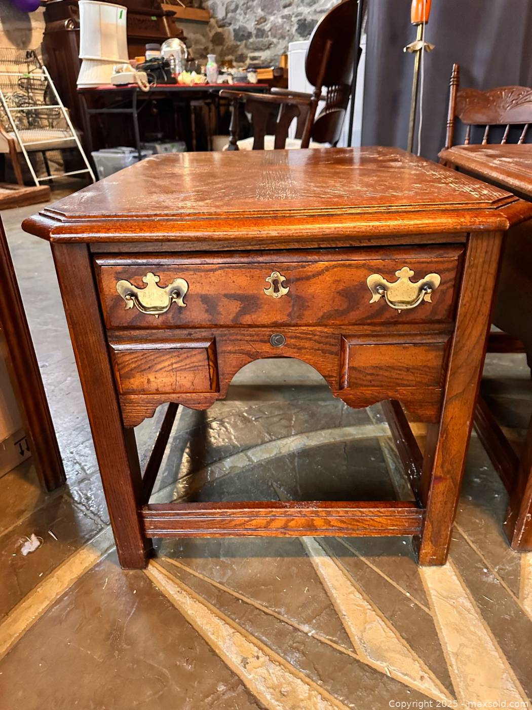 Pair of oak end tables | Maxsold