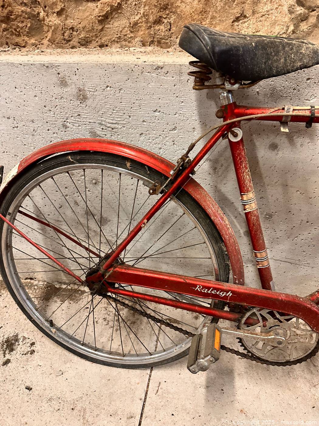 Vintage red Raleigh bicycle | Maxsold
