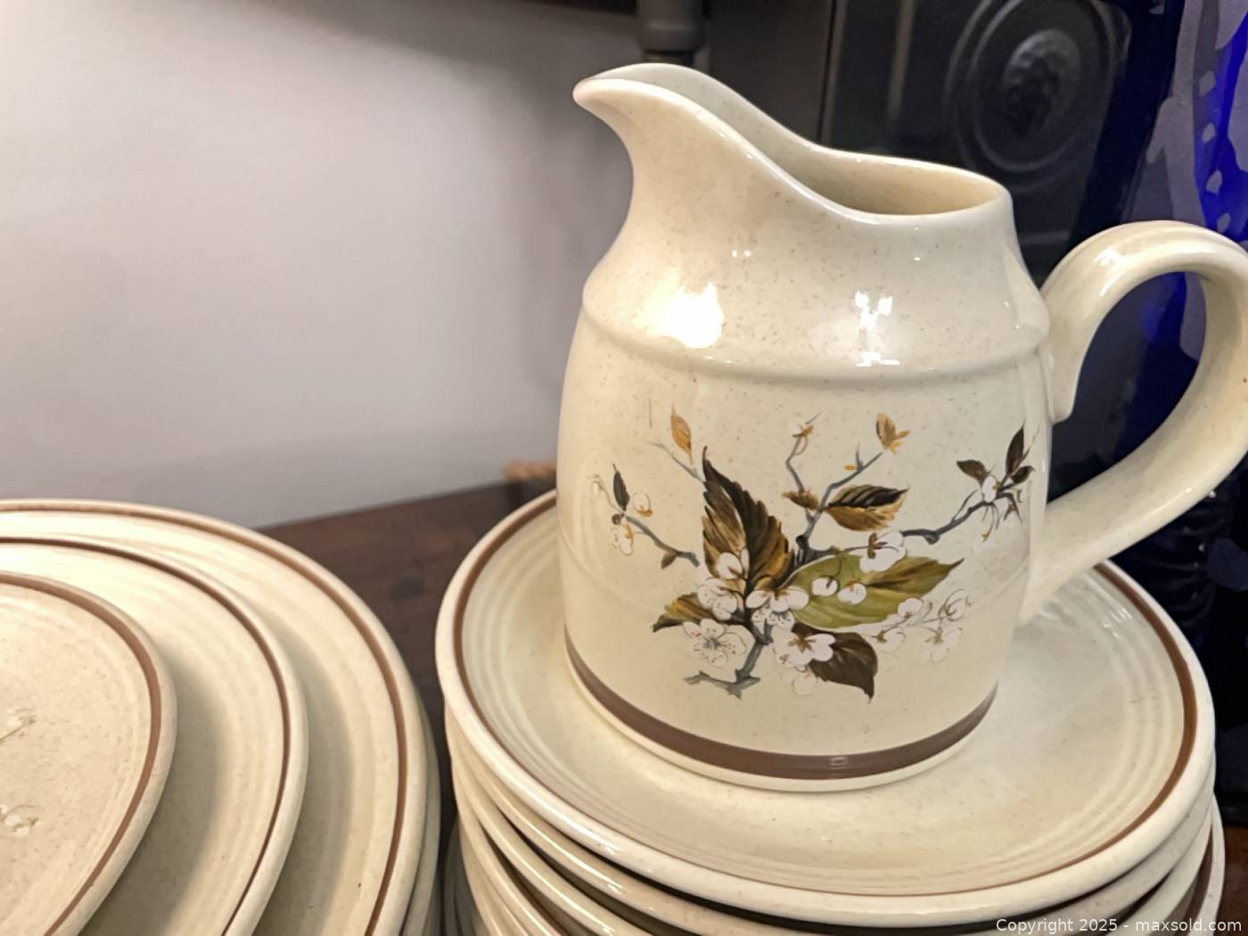 Royal Doulton Lambethware Wild Cherry Dinnerware Set | Maxsold