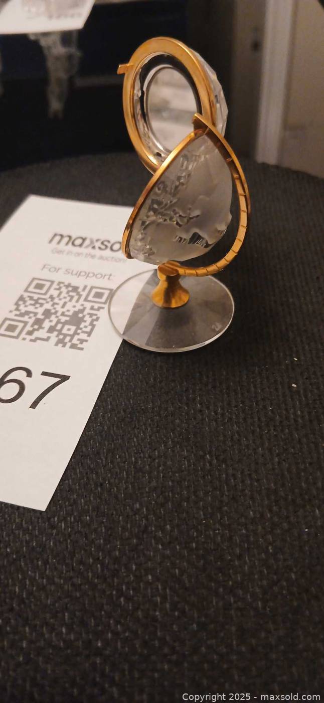Swarovski Crystal Desk Globe Clock | Maxsold