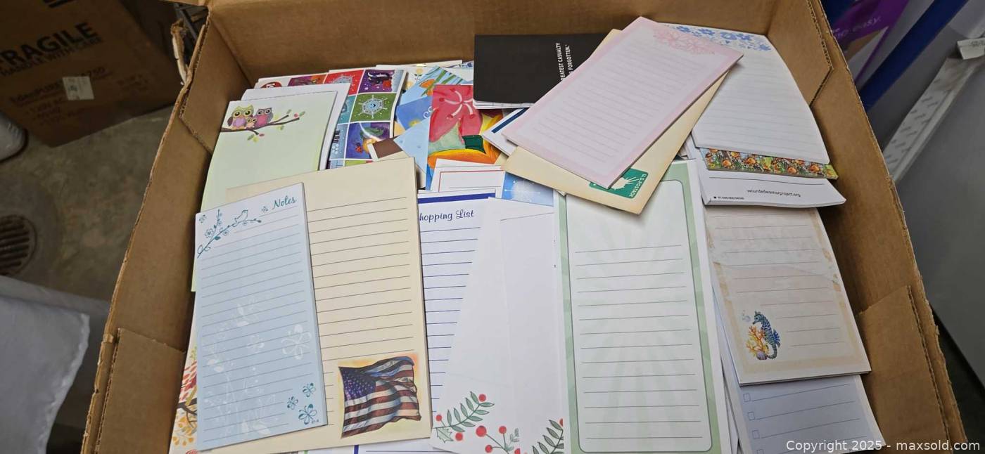 Assorted notepads, memo pads and sticker sheets | Maxsold