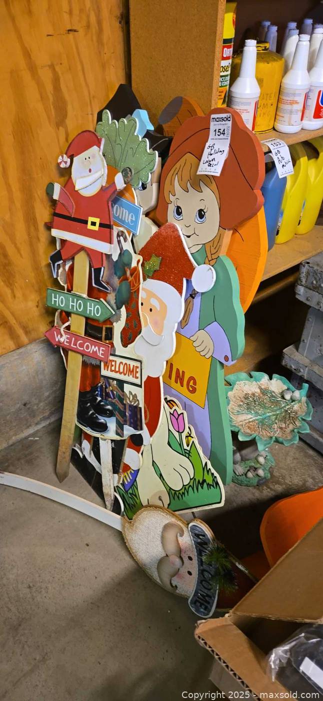 Decorative Wooden Holiday Yard Stakes | Maxsold