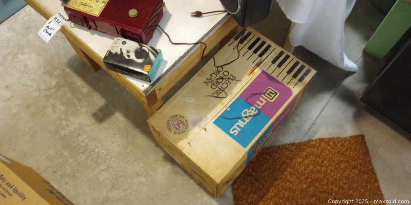 Sharp GF-8787 boombox, boxed Magnus keyboard, red radio, mantel clock ...