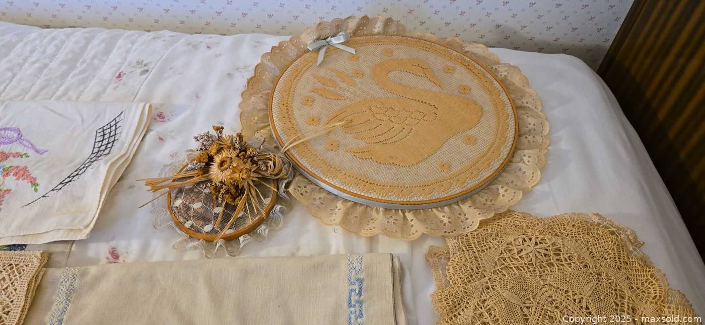 Vintage mixed linen & cotton table linens | Maxsold