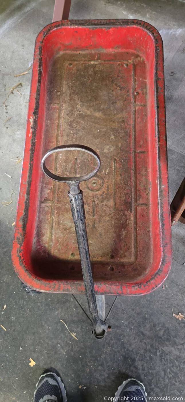 Greyhound red metal wagon and Flexible Flyer sled | Maxsold