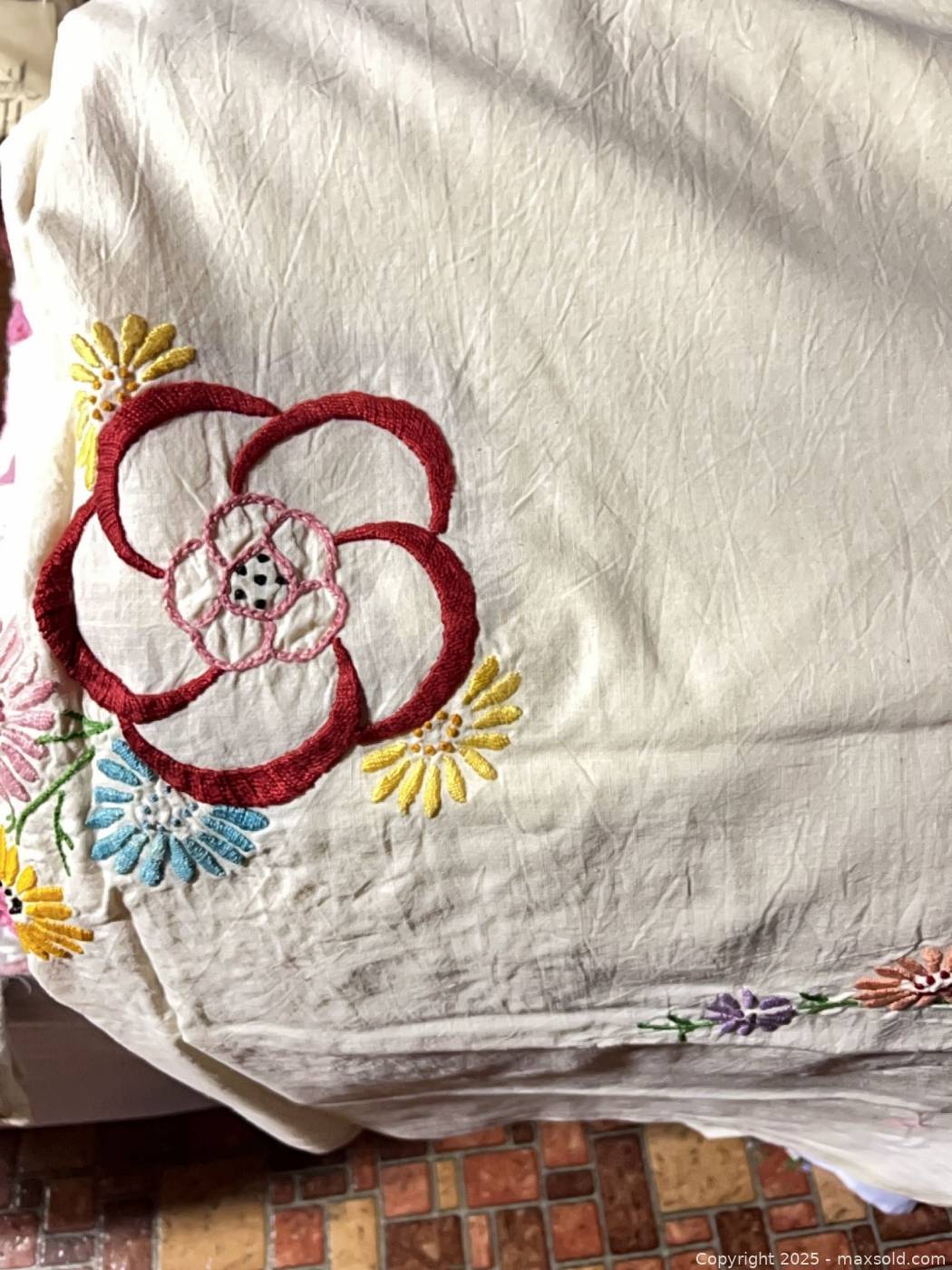 Vintage redwork quilt, patchwork quilt, ripple afghan, comforter, embroidered linens | Maxsold