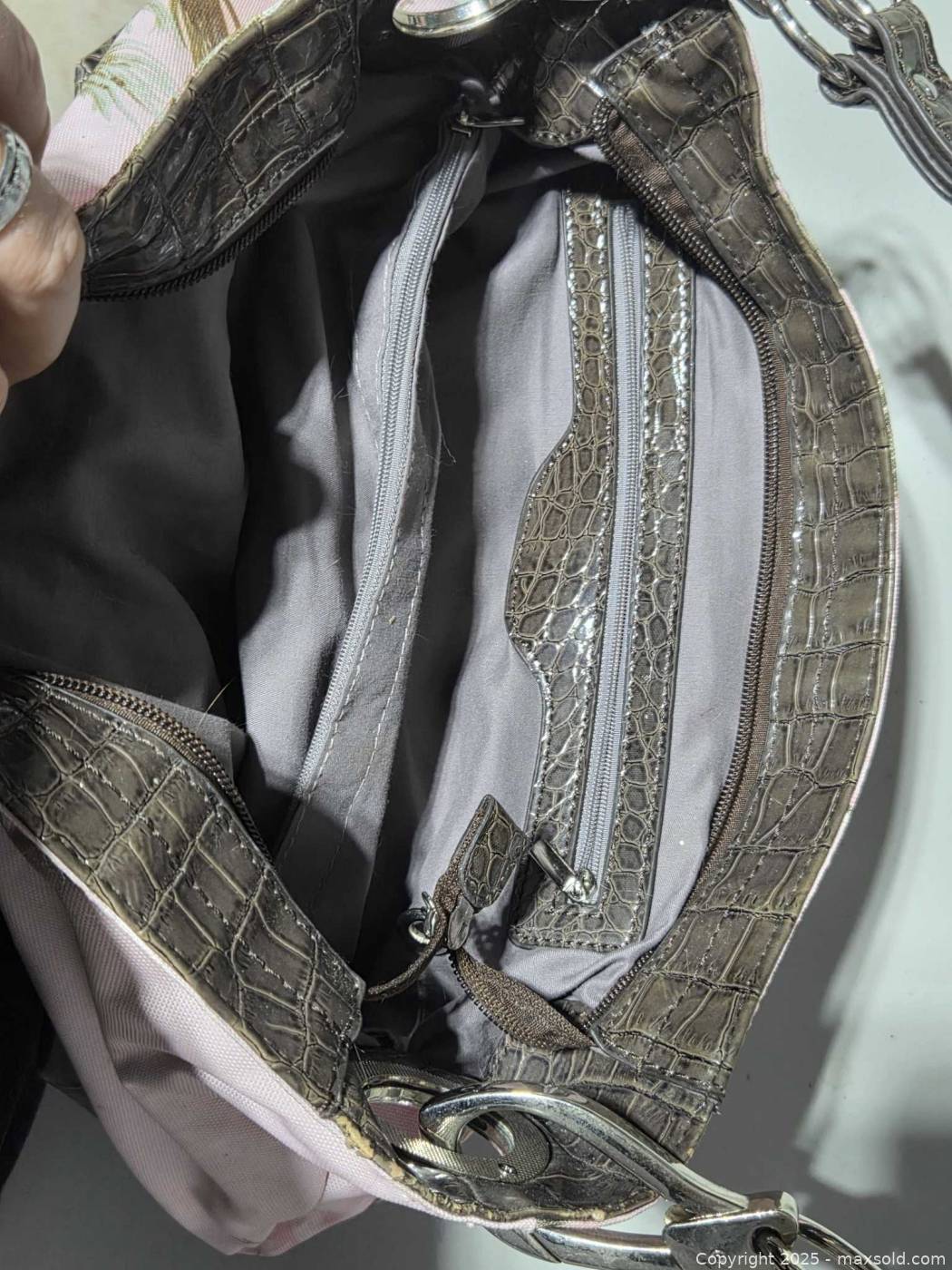 Two ladies handbags | Maxsold