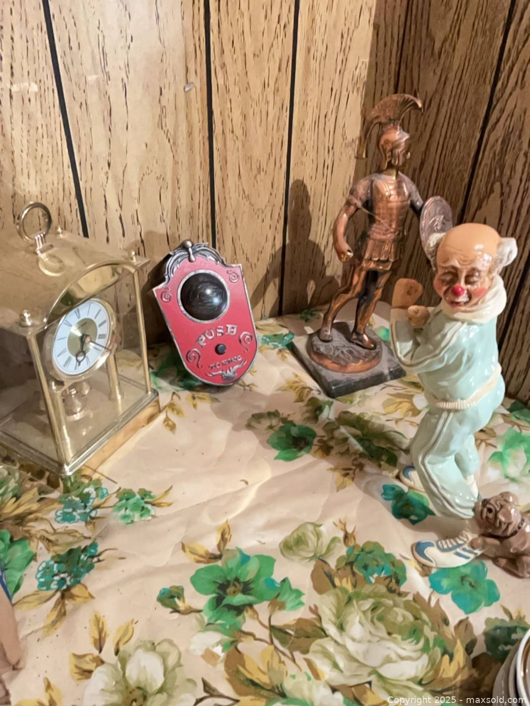 Quartz clock, eyeball doorbell, soldier statue, jogger clown | Maxsold