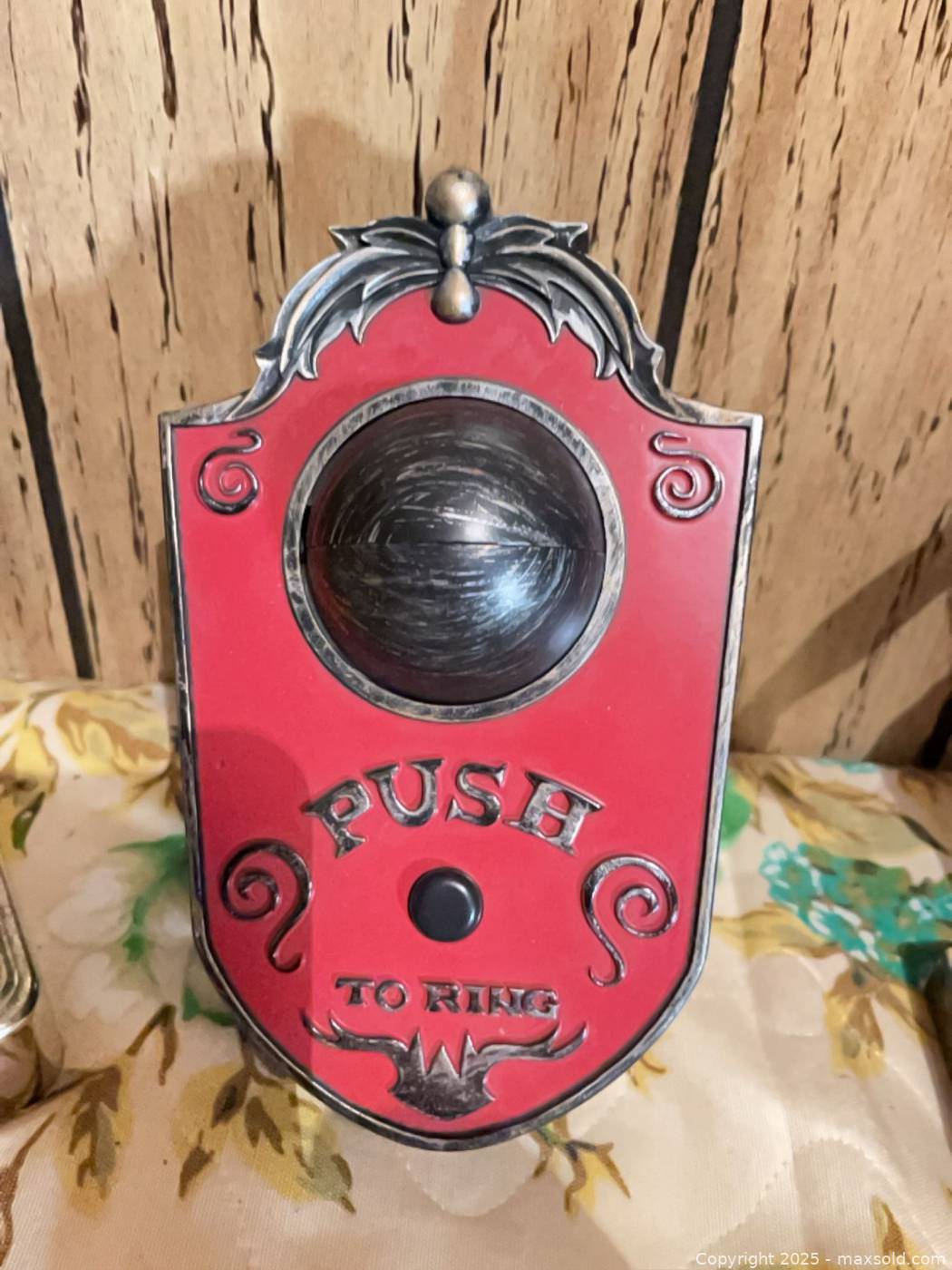 Quartz clock, eyeball doorbell, soldier statue, jogger clown | Maxsold