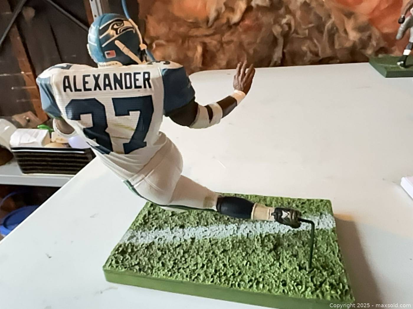 McFarlane Shaun Alexander Seattle Seahawks action figure | Maxsold