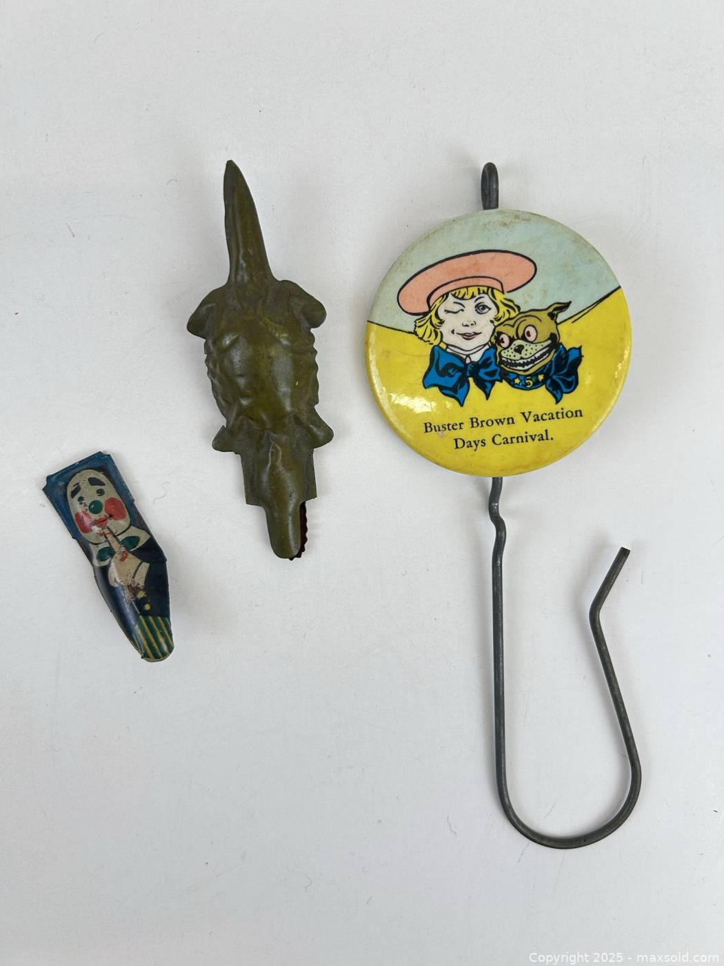 Vintage toy clickers, bandwagon & minis | Maxsold