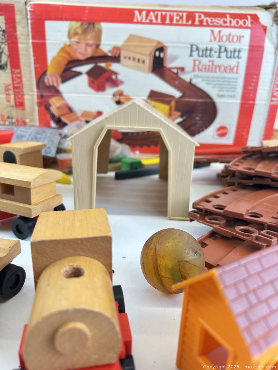 Mattel Preschool Motor Putt-Putt Railroad wooden and plastic train set ...