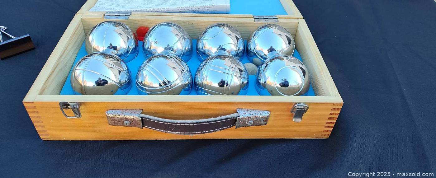 Pétanque set with 8 chromed steel boules | Maxsold
