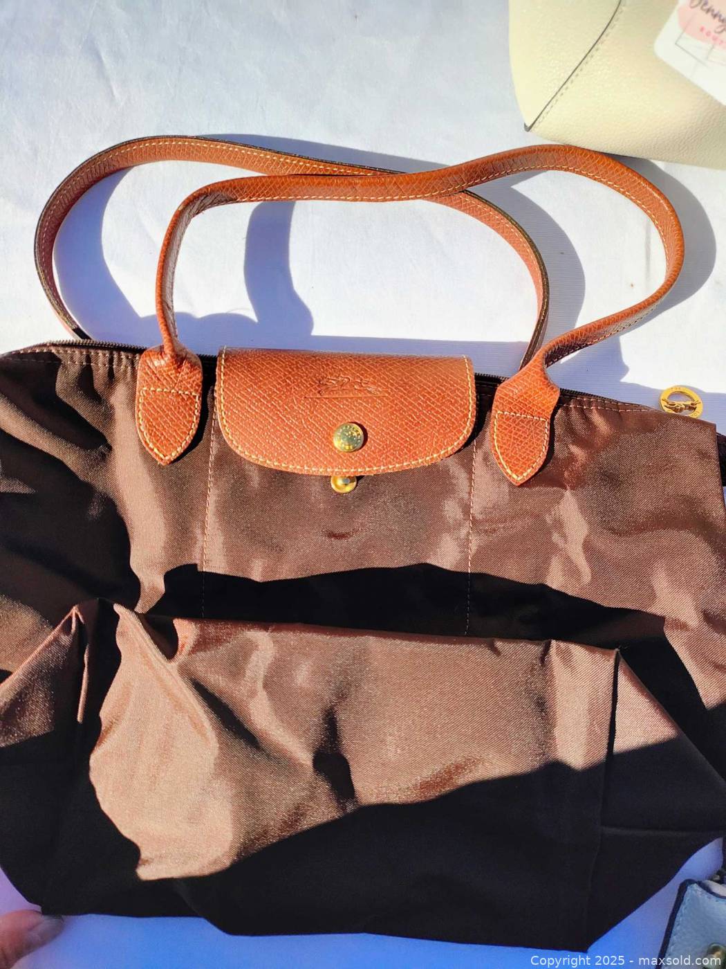 Assorted Women’s Handbags, Wallets & Wristlet | Maxsold