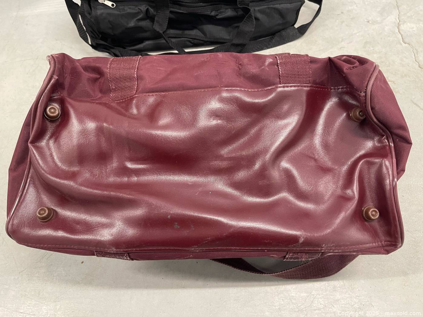 Winner maroon nylon duffle and black nylon duffle | Maxsold