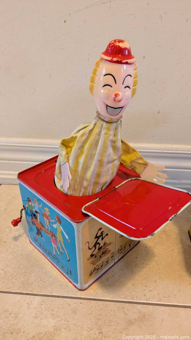 Vintage Hasbro & Mattel jack-in-the-box tin toys | Maxsold