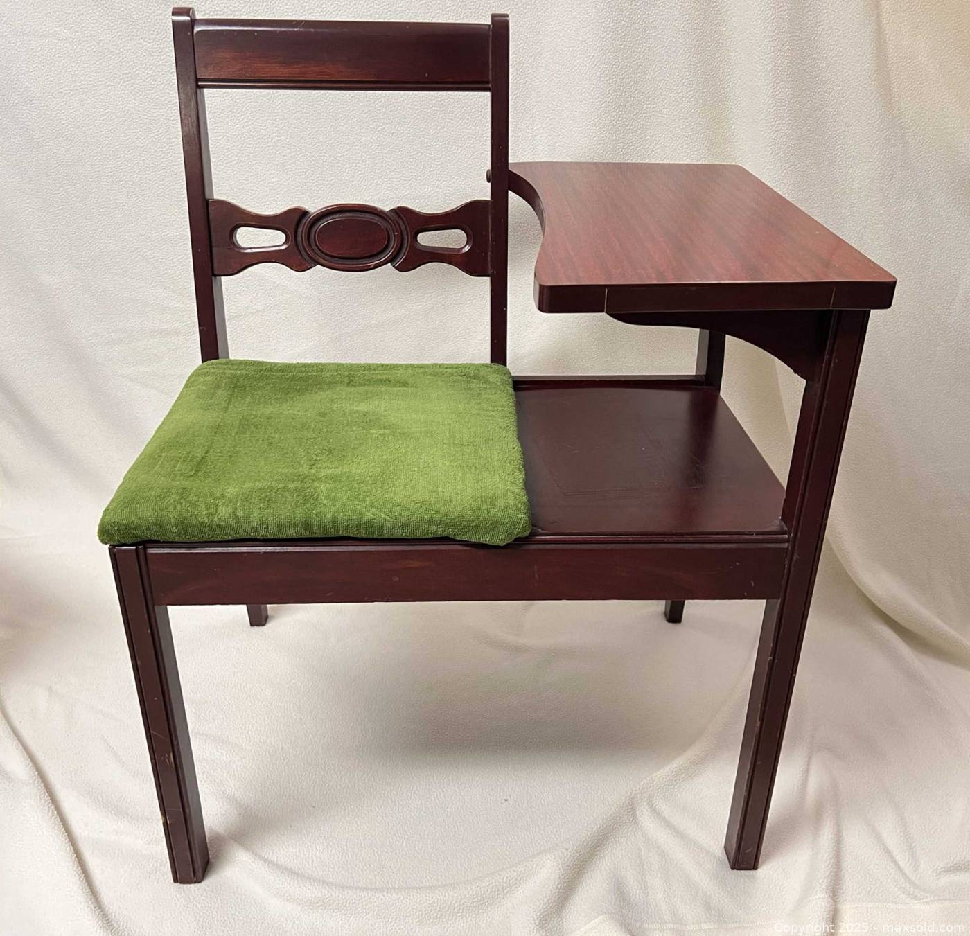 Vintage mahogany tone telephone bench | Maxsold