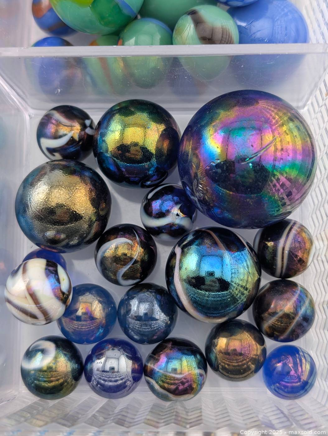 Vintage and contemporary glass marbles | Maxsold