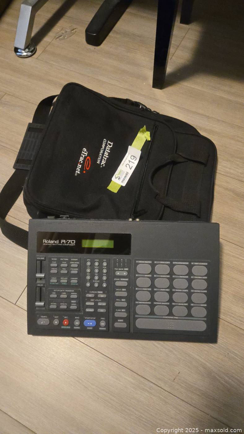 Roland R-70 Human Rhythm Composer Drum Machine With Carrying Bag | Maxsold