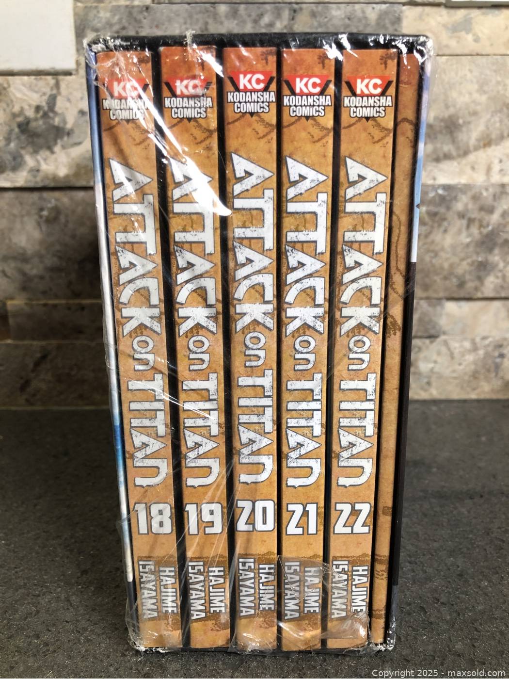 Attack on Titan Season 3 manga box set volumes 18-22 | Maxsold