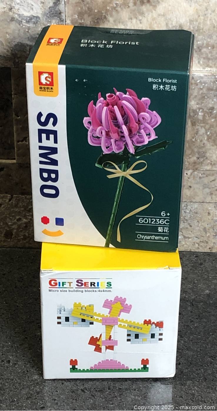 Lot of 2 mini building block sets new | Maxsold