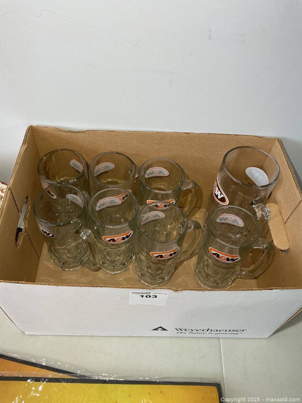 A&W glass root beer mugs, 8 pieces | Maxsold