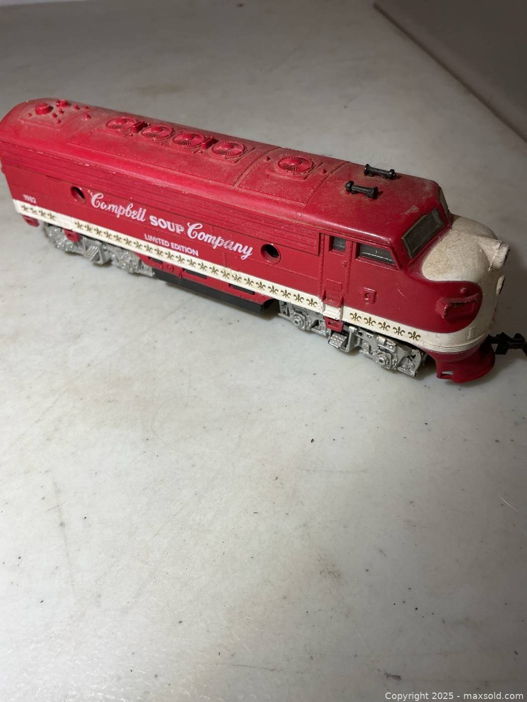 HO scale Campbell Soup locomotive, cars, track, controllers | Maxsold