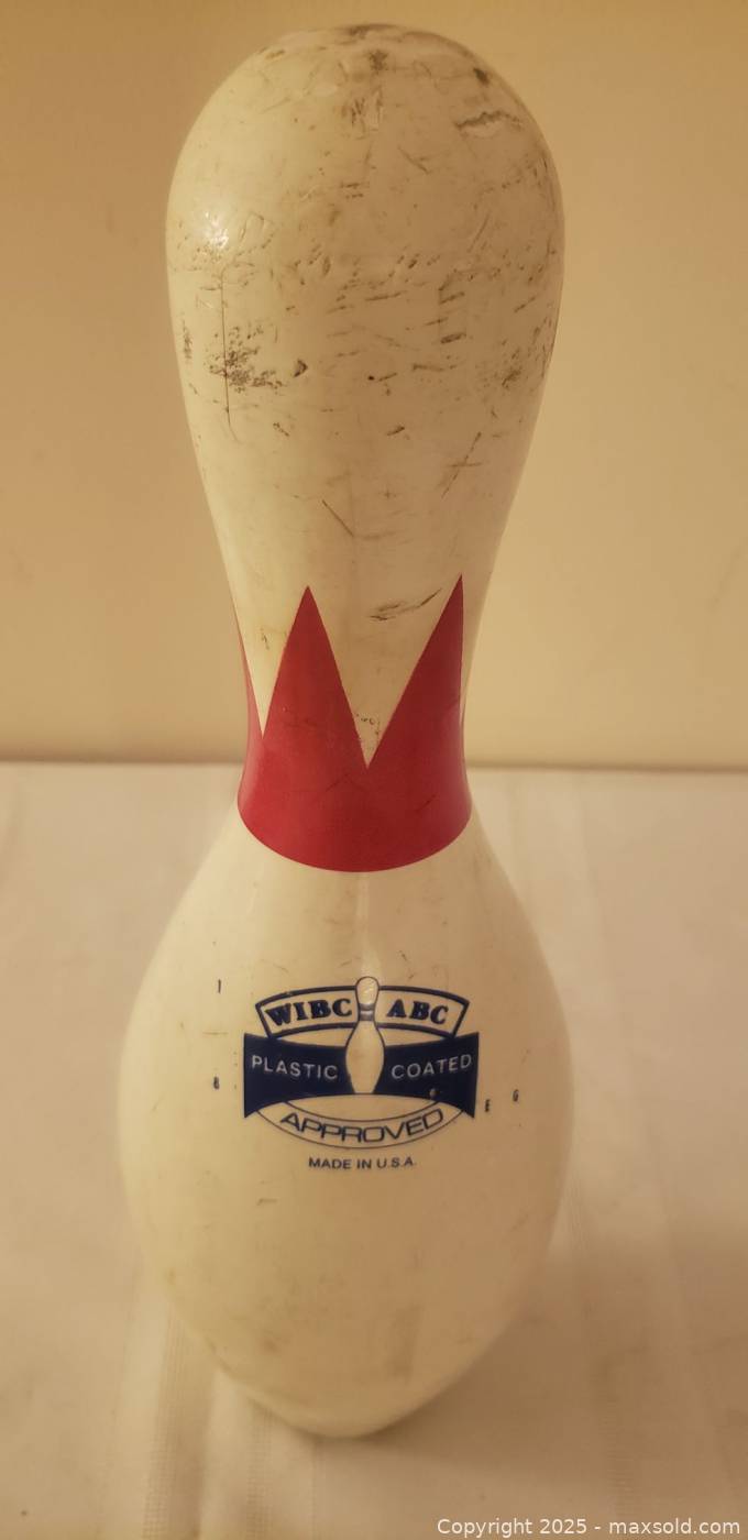 Brunswick B Max regulation bowling pin | Maxsold