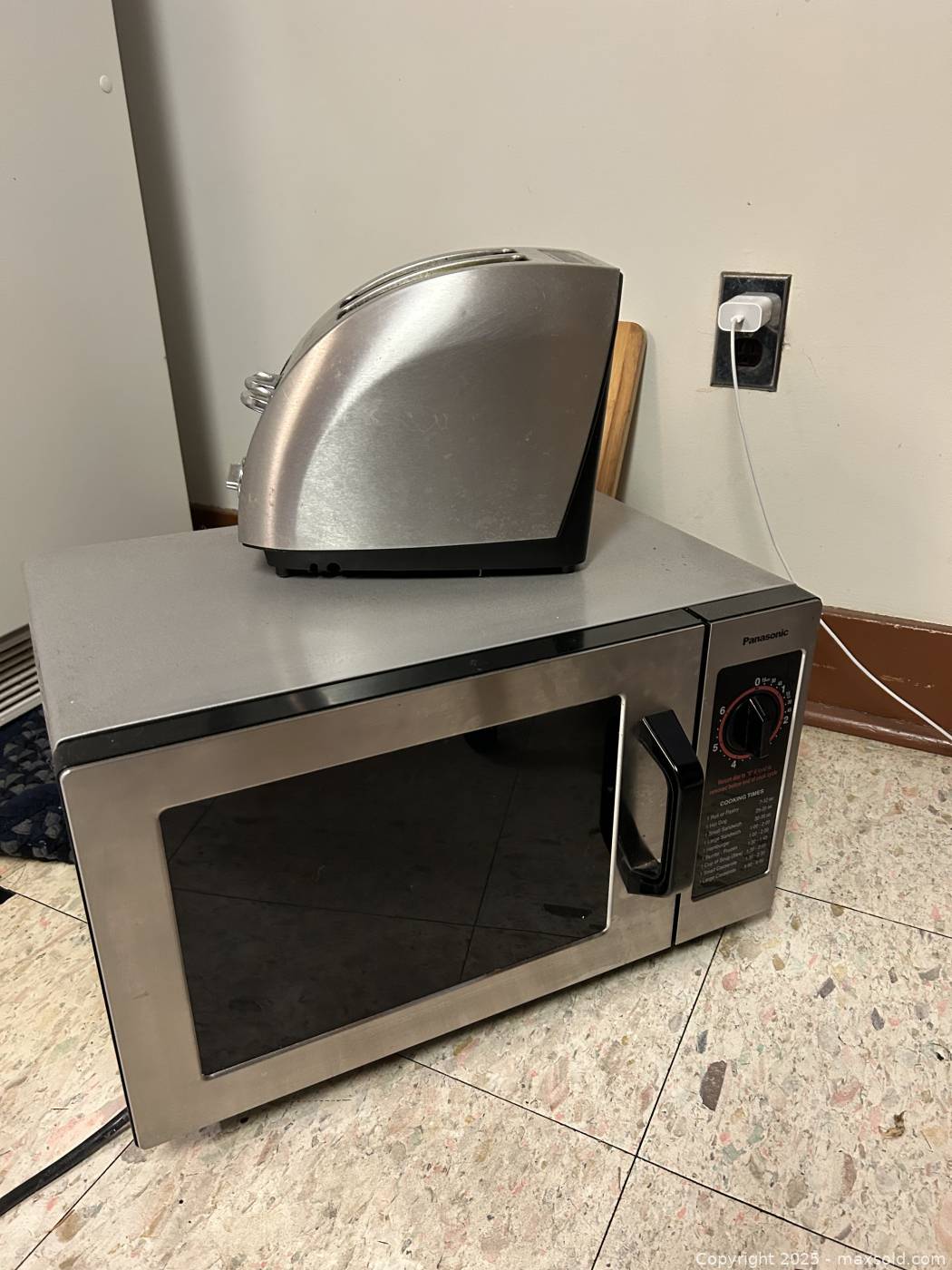 Panasonic microwave and stainless two-slot toaster | Maxsold