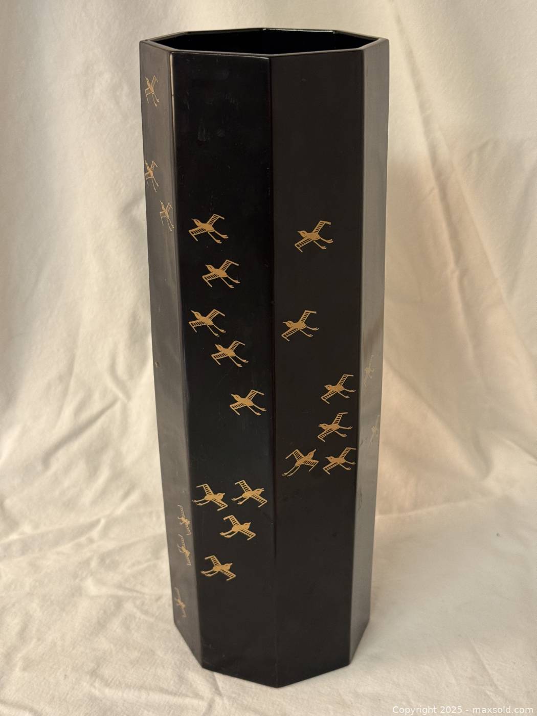 Vintage Japanese Octagonal Chidori Maki-e Flower Vase | Maxsold