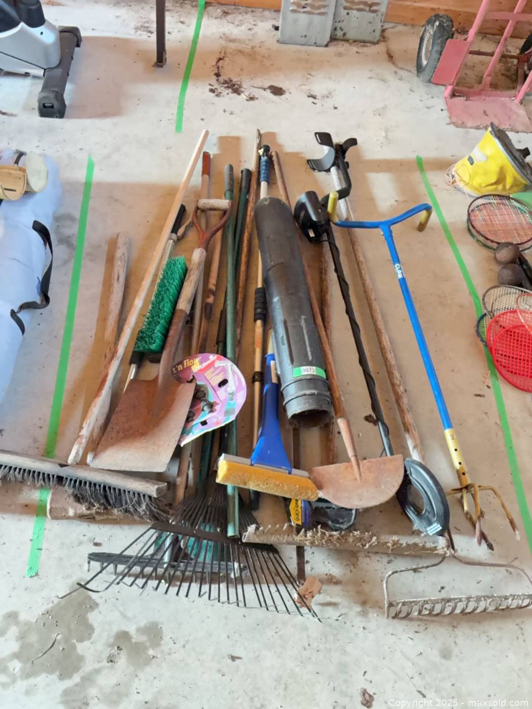 Garden and yard hand tools assortment | Maxsold