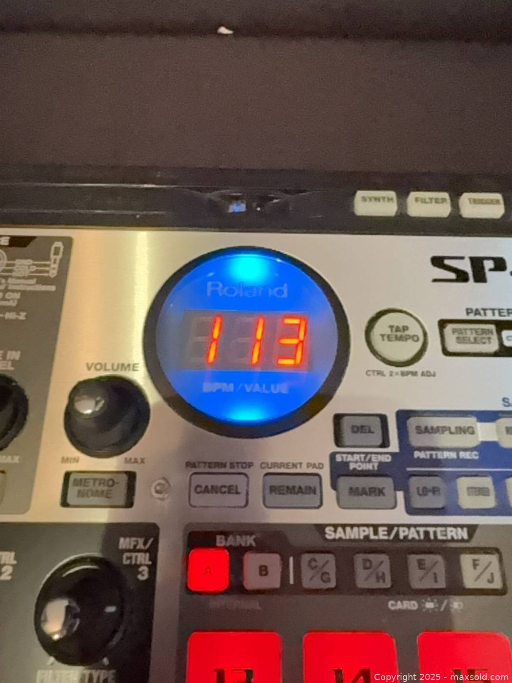 Roland SP-555 creative sampler | Maxsold