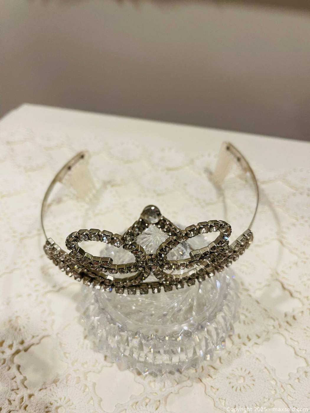 Silver-tone rhinestone tiara with side combs | Maxsold