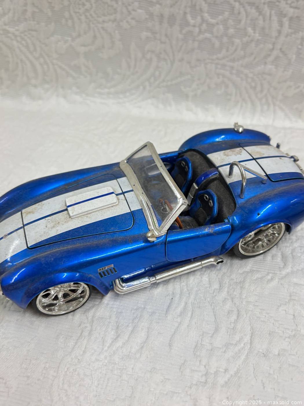 Die-cast Shelby Cobra, Corvettes and 15 toy cars | Maxsold