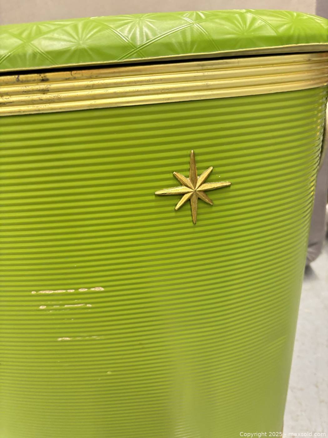 Vintage green vinyl laundry hamper | Maxsold