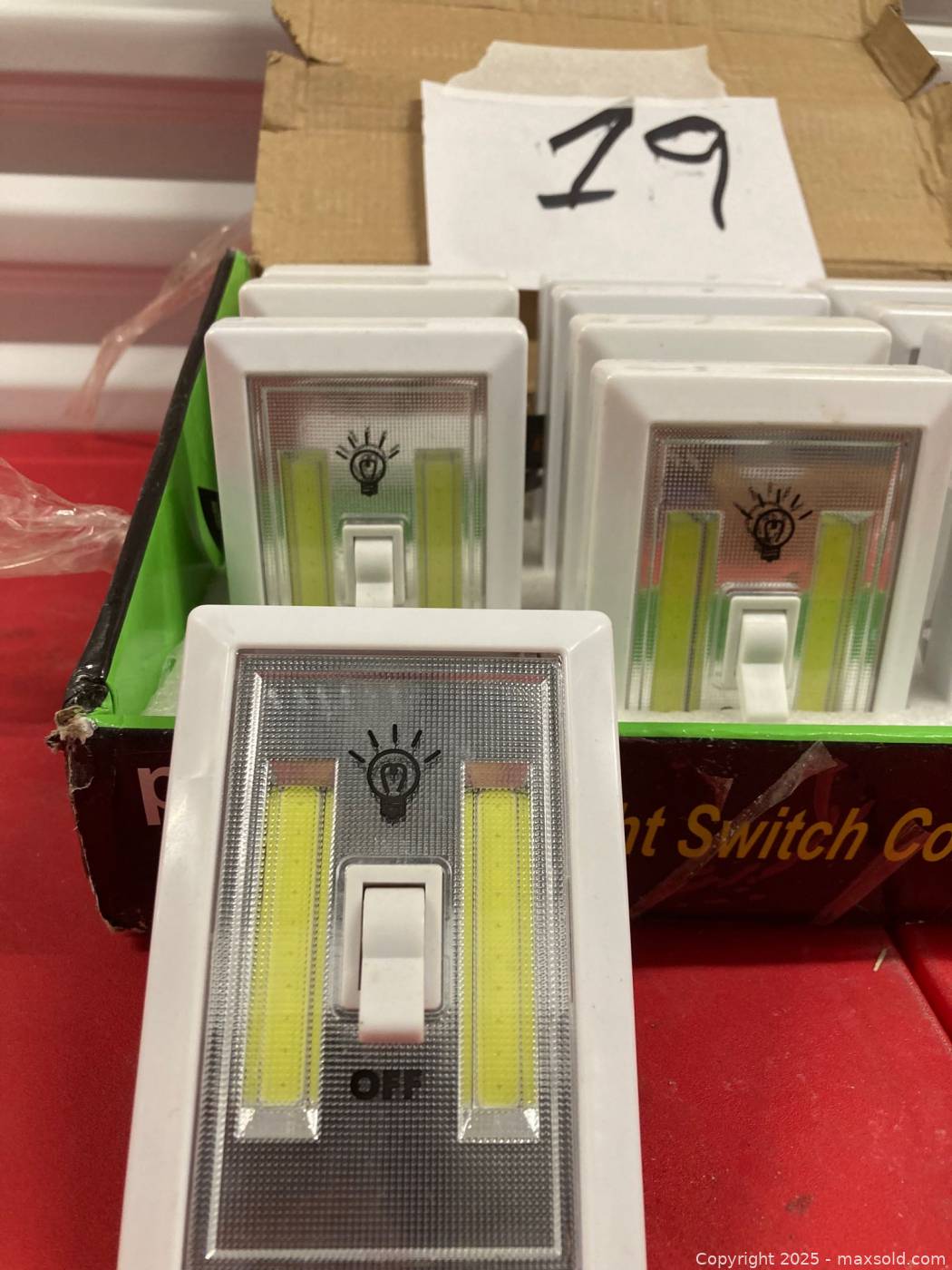 Pdl COB cordless light switch LED lights | Maxsold