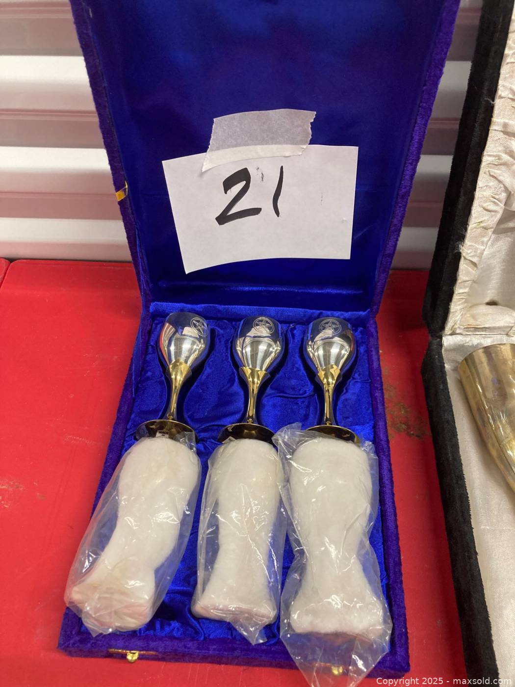 Cased EPNS silver-plated bottle stoppers | Maxsold