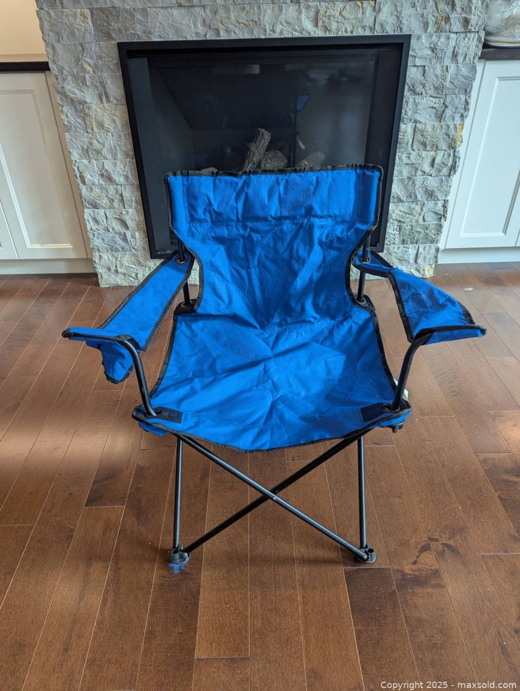 Blue folding camping chair | Maxsold