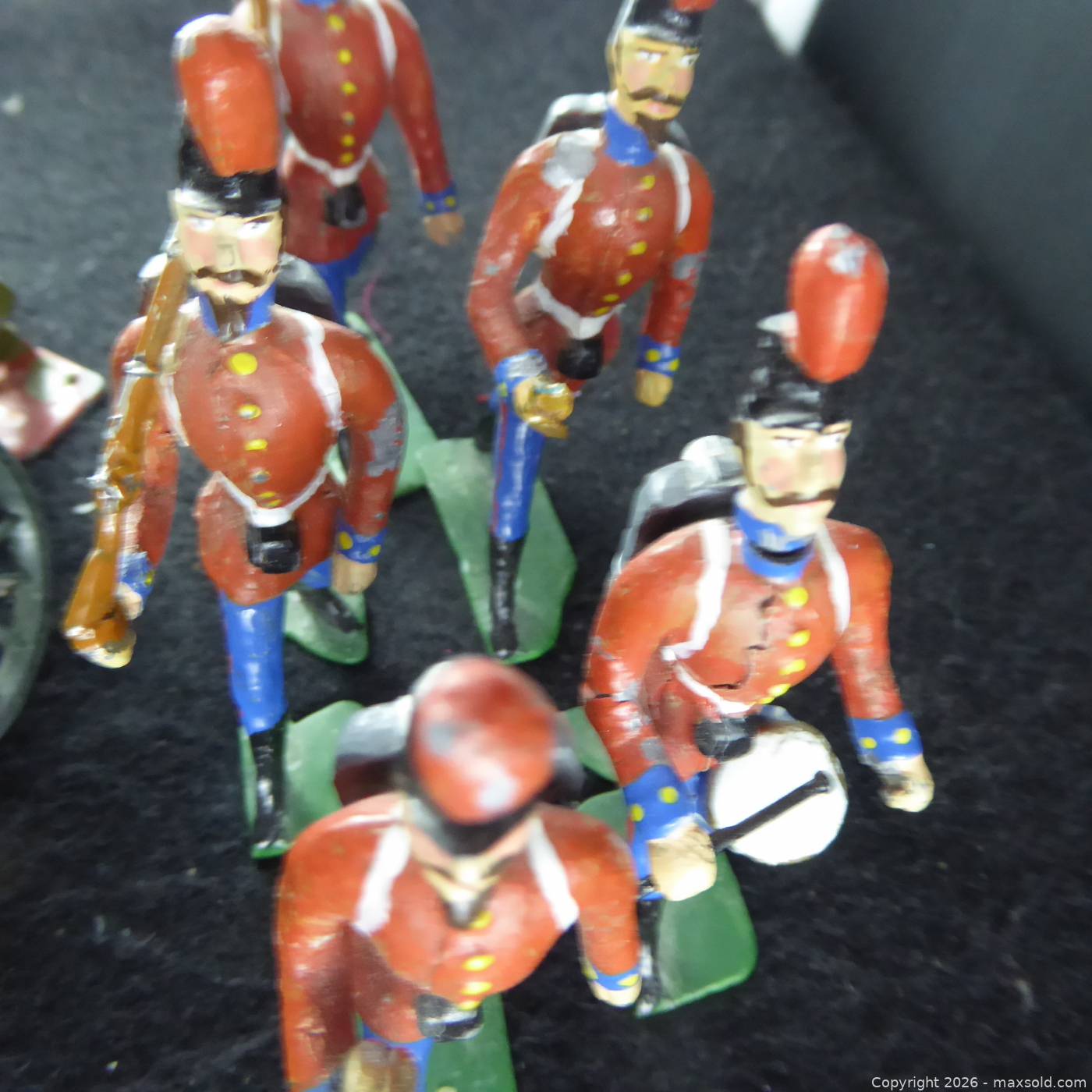 Vintage painted metal toy soldiers with cannon, 8 pcs | Maxsold