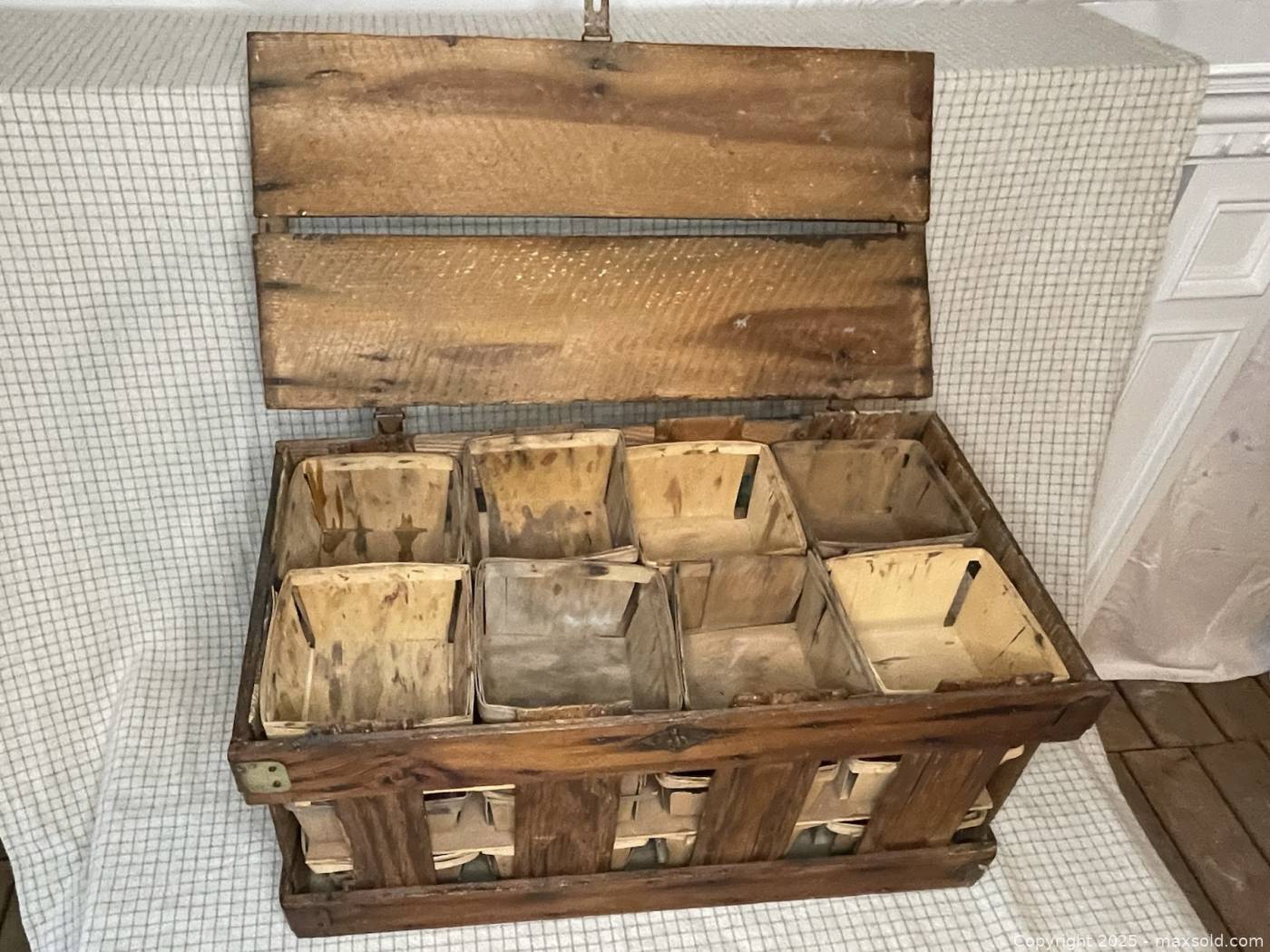 Antique wooden berry crate with 16 baskets | Maxsold