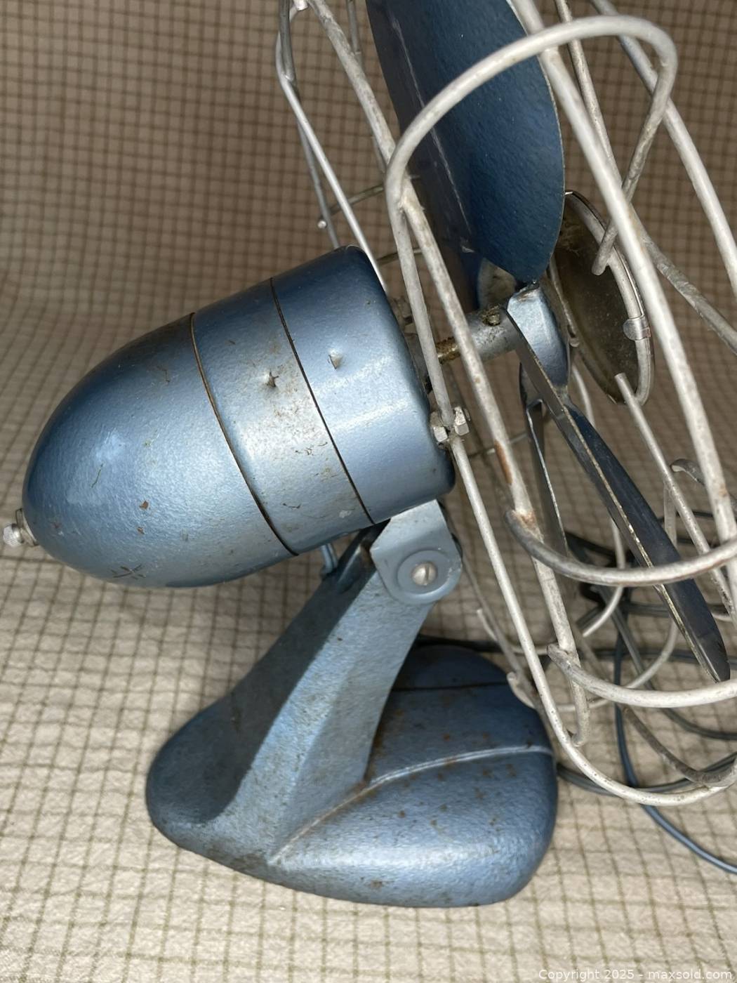 Electrohome metallic blue electric fan | Maxsold