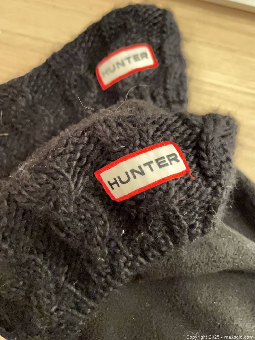 Hunter cable knit fleece boot socks, size L | Maxsold