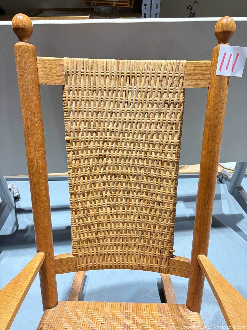 Solid oak Kennedy-style rocking chair | Maxsold