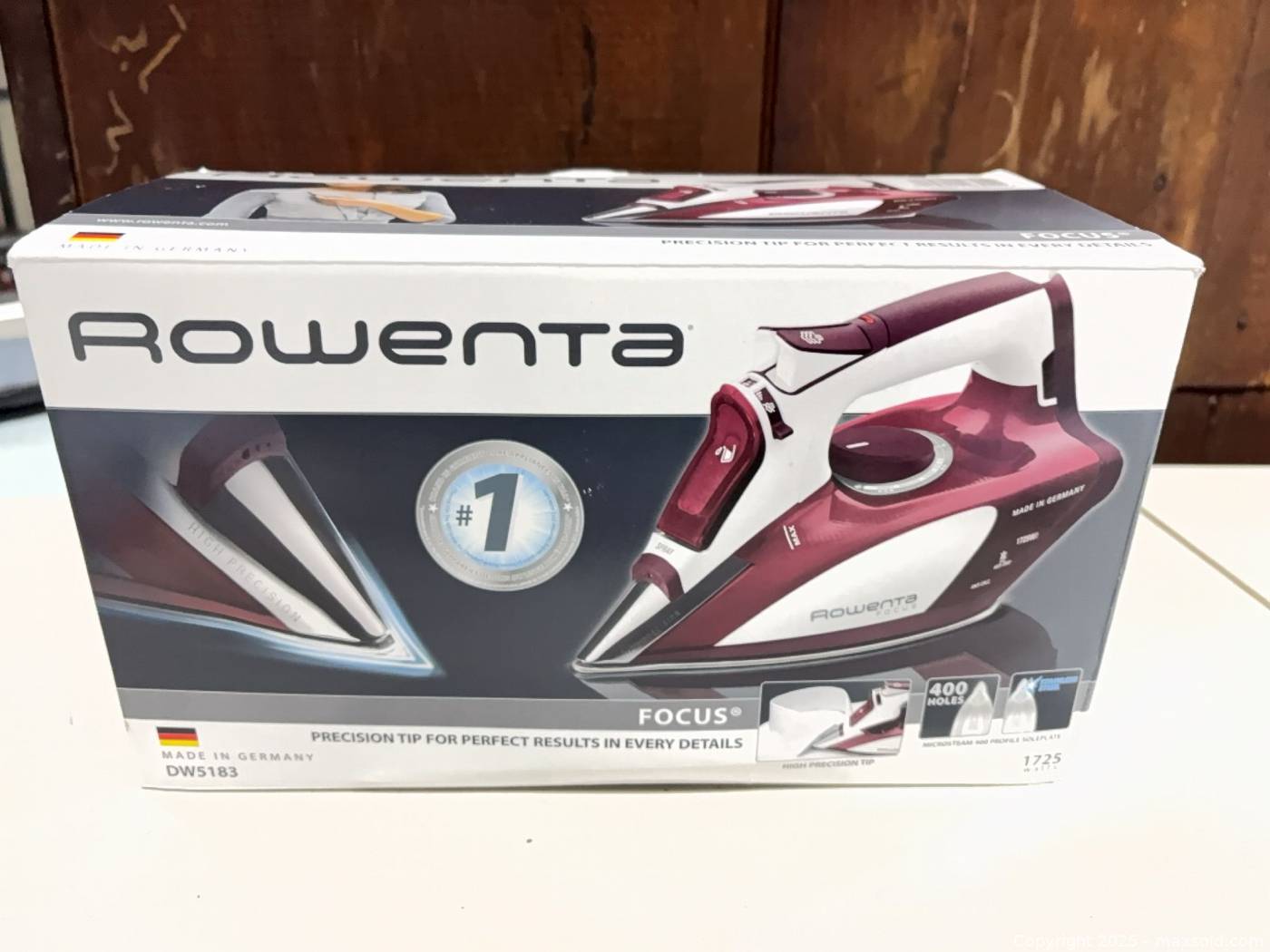 Rowenta DW5183 Focus iron, bath mat, pressing pads, LED light | Maxsold