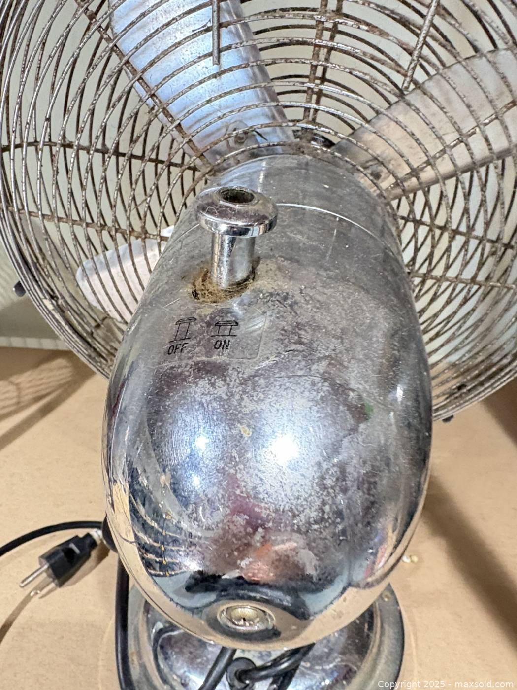 Vintage chrome metal desk fan 12–14" | Maxsold